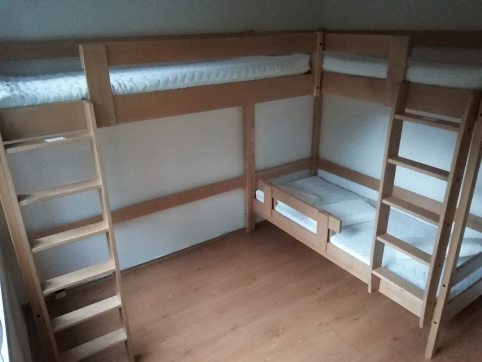 Jak uložit tři děti v jednom pokoji? - Truhlářství Žižka, palandy.cz
